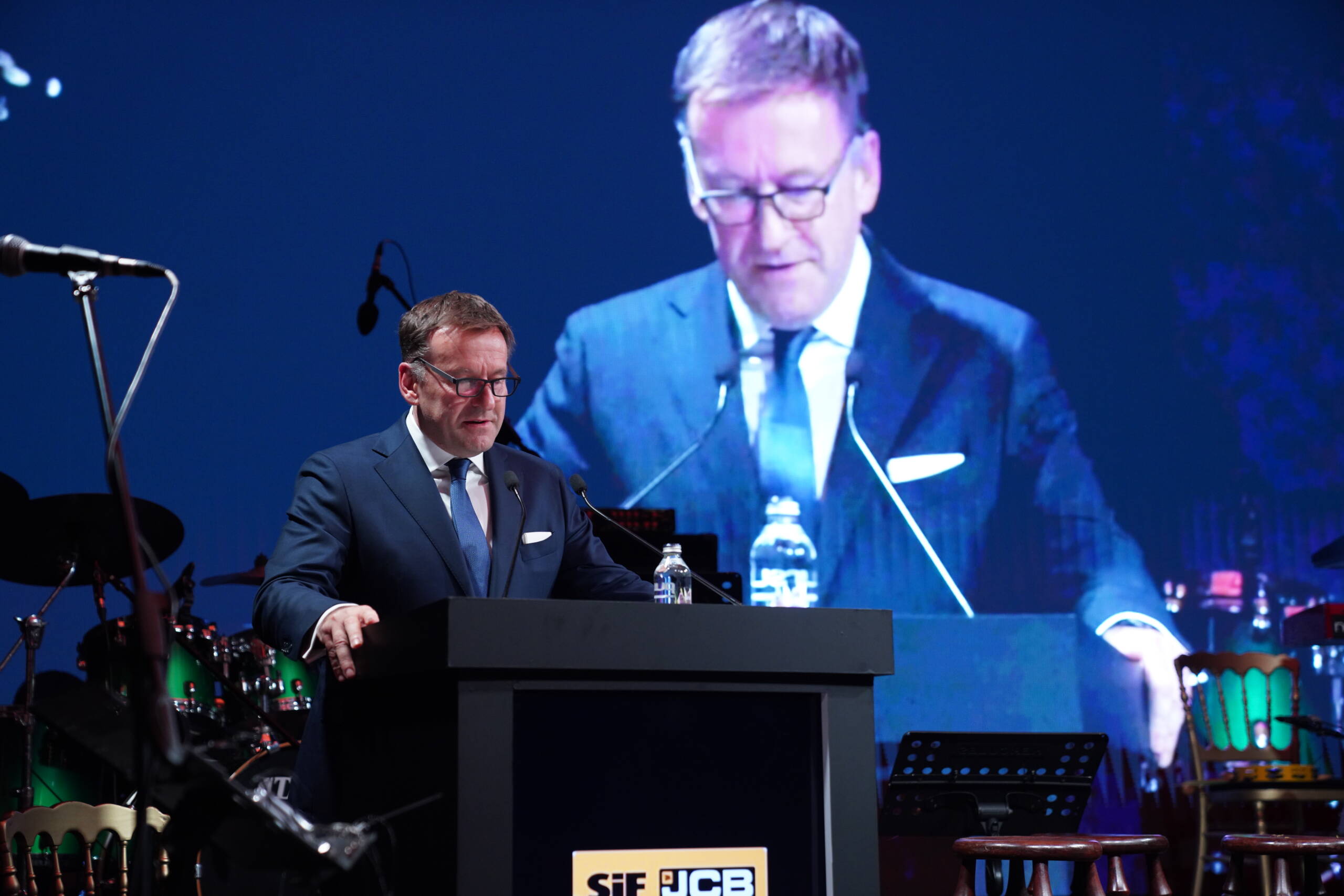 SİF İş Makinaları JCB ile 50. Yılını Kutladı - Ticari Araçlar Dünyası