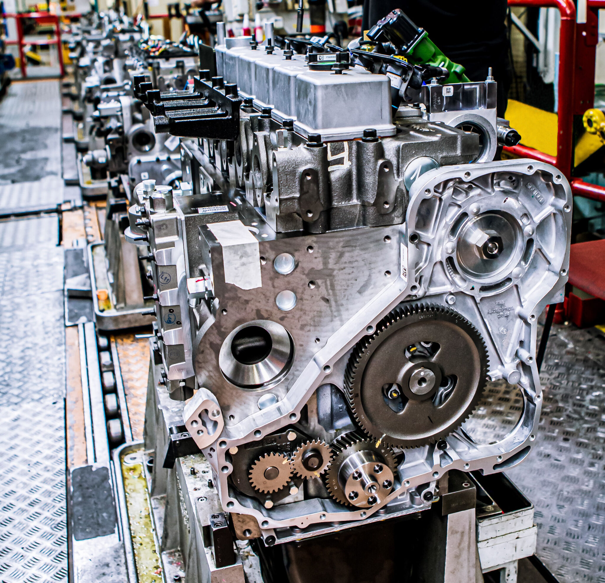 FIRST NATURAL GAS ENGINE FOR CUMMINS DARLINGTON ENGINE PLANT - Ticari ...