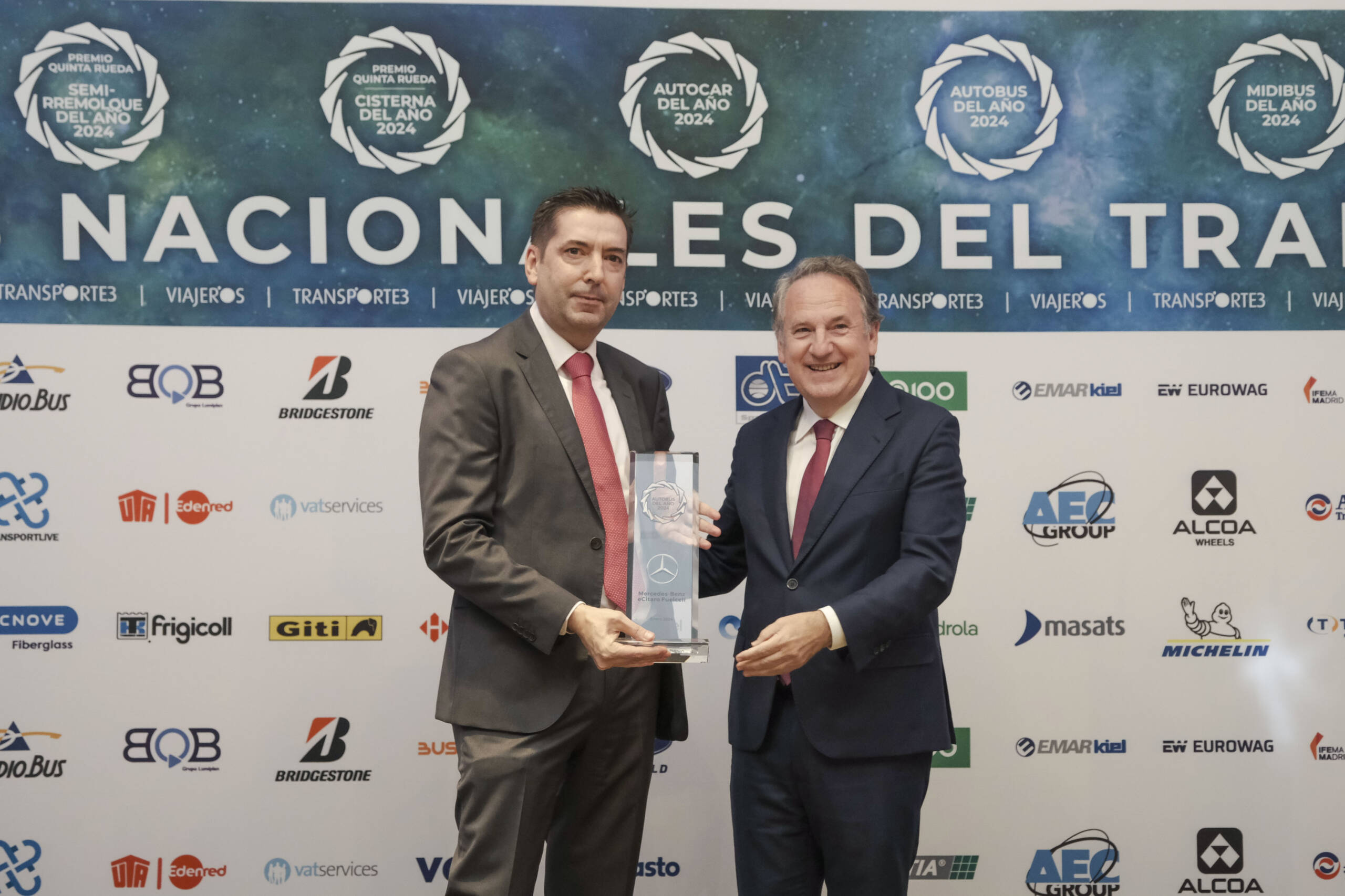 Doppelter Triumph: Mercedes-Benz eCitaro fuel cell ist „Bus des Jahres ...